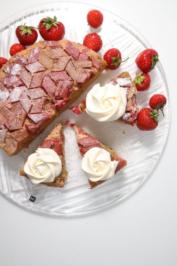 Opp-ned Rabarbra kake (lavkarbo, sukkerfri, glutenfri) - Fett & Forstand