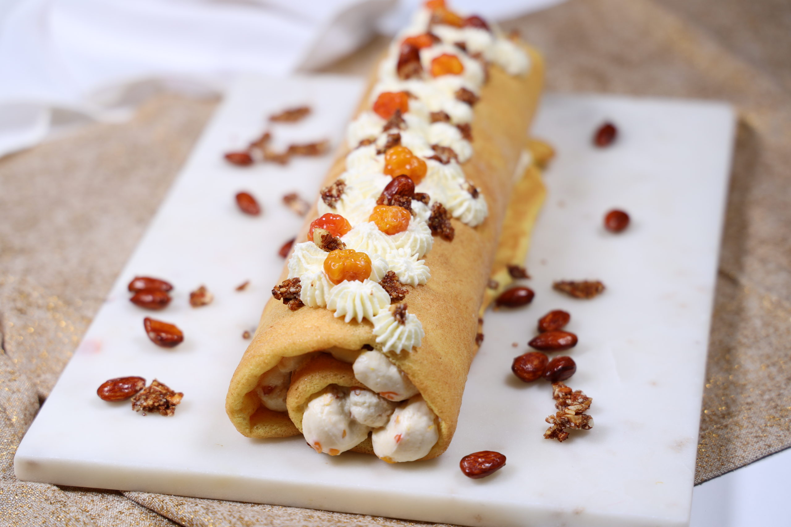 Rullekake med Multekrem & Mandelkrokan! (Keto, Sukkerfri) - Fett & Forstand